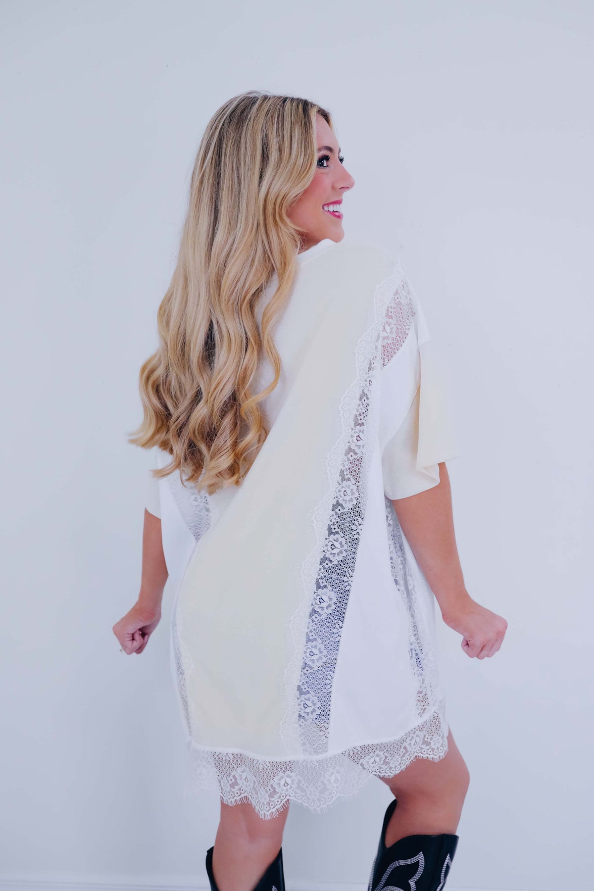 Austin Lace Contrasting Graphic Tee - 2 Colors – Whiskey Darling Boutique