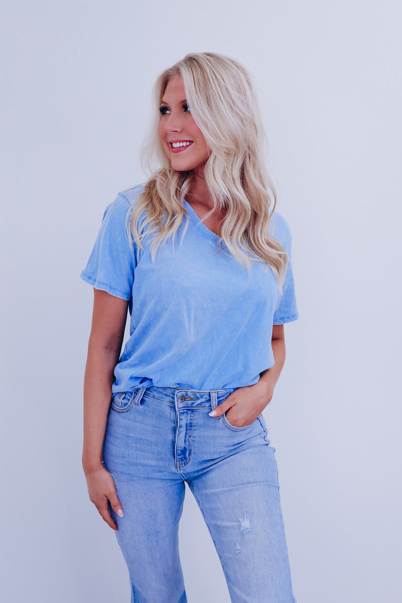 Evie V-neck Acid Washed Top - Dusty Blue – Whiskey Darling Boutique